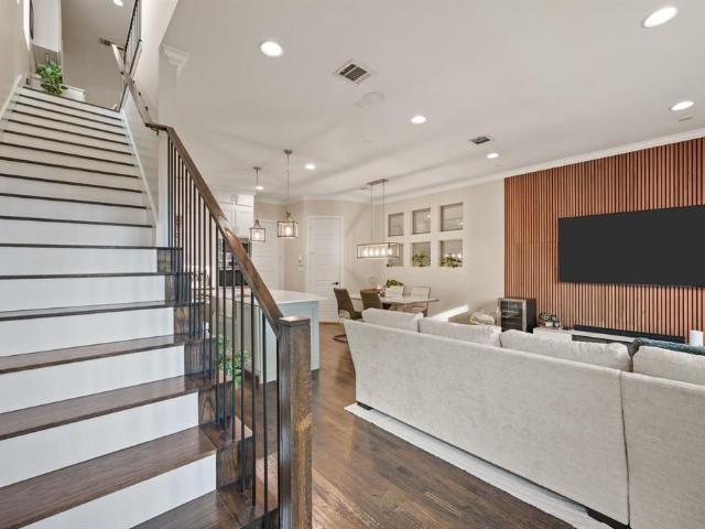 8254 Laflin Ln, Dallas, TX