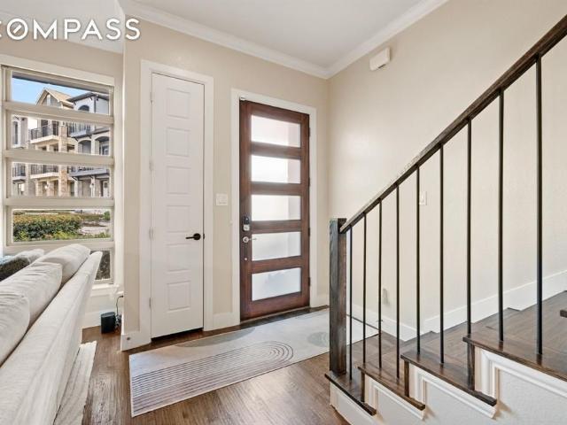 8254 Laflin Ln, Dallas, TX