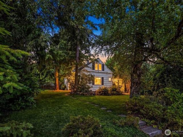 8255 30th Ave NE, Seattle, WA 98115