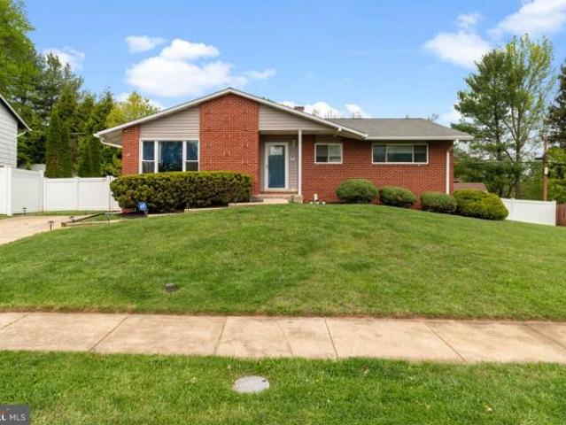 8256 Brattle Rd, Pikesville, MD 21208