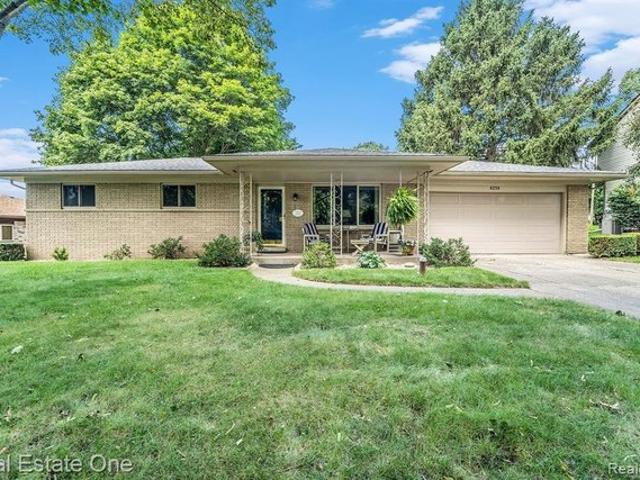 8250 Atha St, White Lake, MI 48386