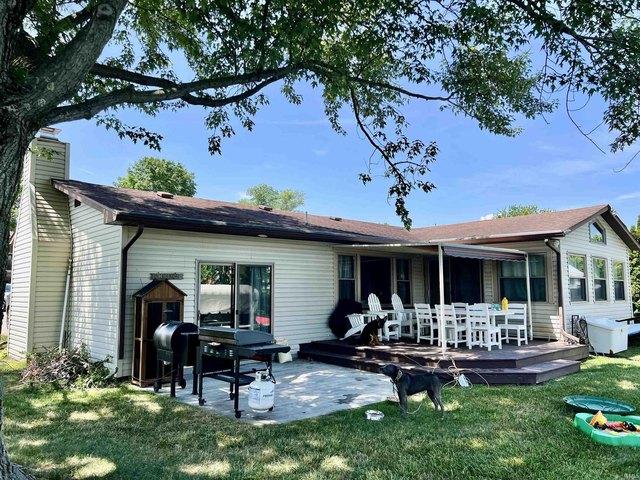 8250 E Debra Dr, Syracuse, IN 46567