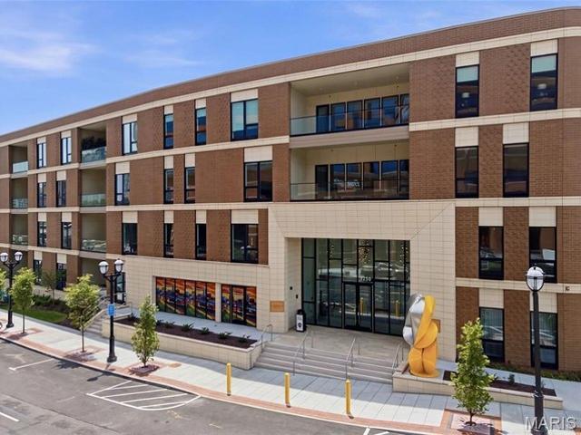 8250 Forsyth Blvd Unit 302, Clayton, MO 63105