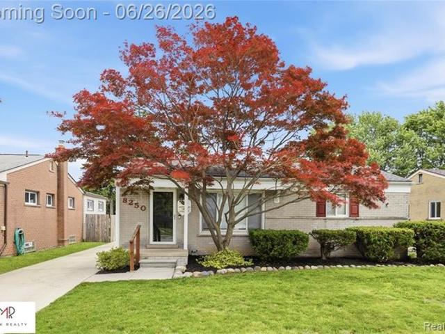 8250 Shari Dr, Westland, MI 48185