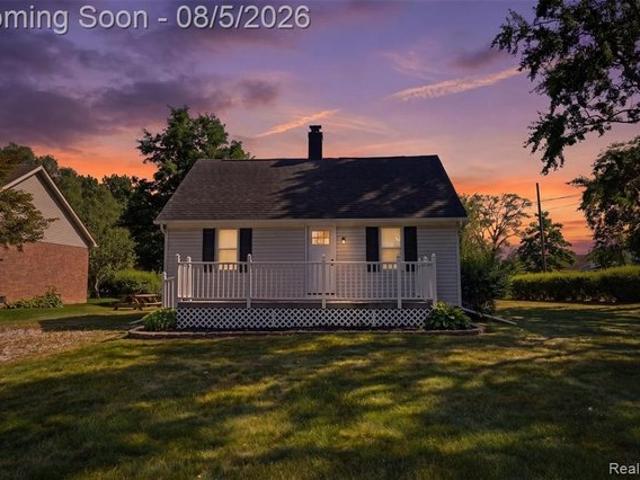 8250 Speedway Dr, Shelby Township, MI 48317