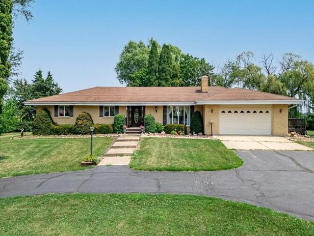 8251 N Quail Ridge Rd, Leaf River, IL 61047