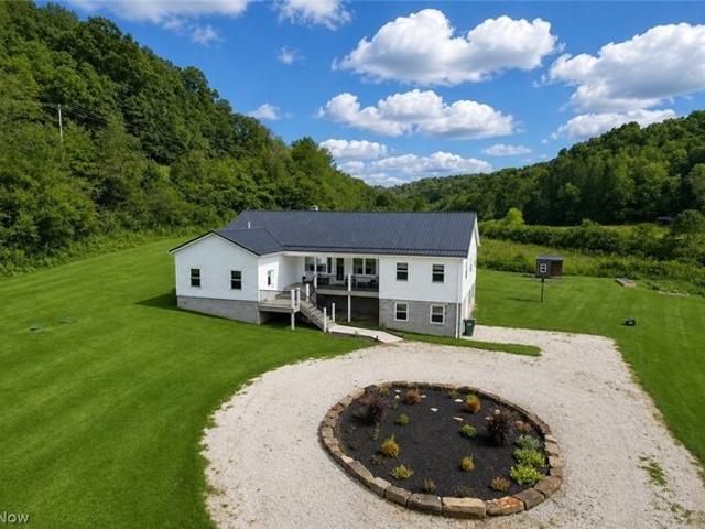 8251 Bay Rd SE, Carrollton, OH 44615