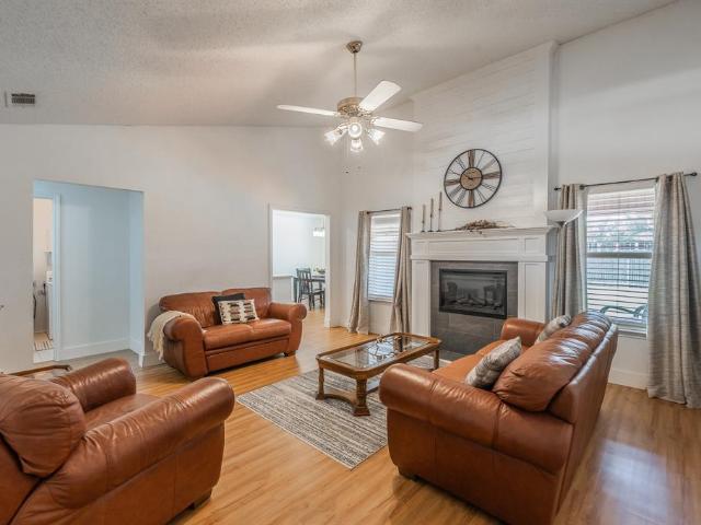 8252 Lesley Lane