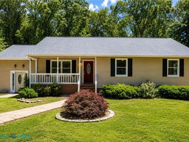 8253 Manor Dr, Gloucester, VA 23061
