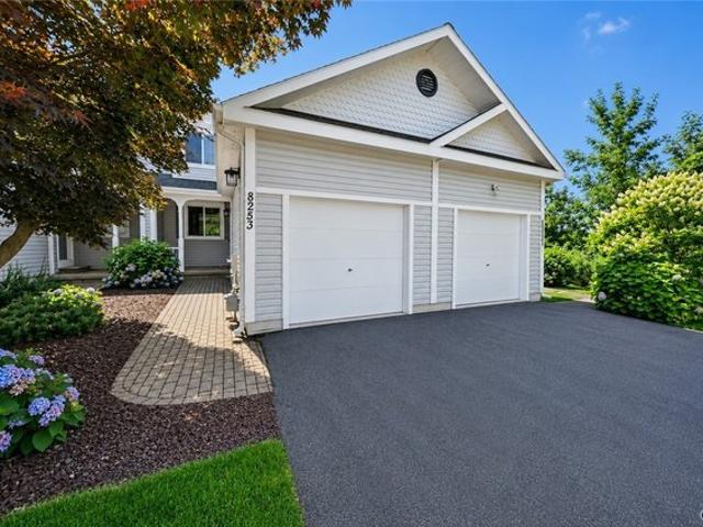 8253 Boatwatch Dr, Baldwinsville, NY 13027