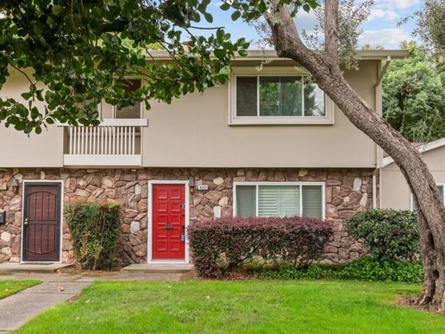 8253 LA Riviera Dr, Sacramento, CA 95826