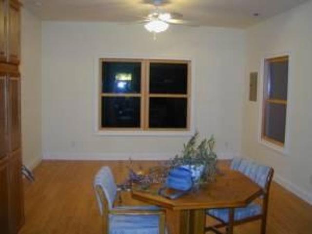 $825 / 1br Nice 850 sqft two level apartment with deck King George/Stafford