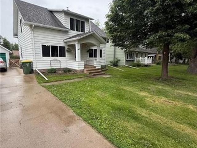 825 7th St SW, Pipestone, MN 56164
