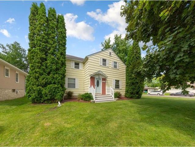 825 8th Ave NE, Waseca, MN 56093