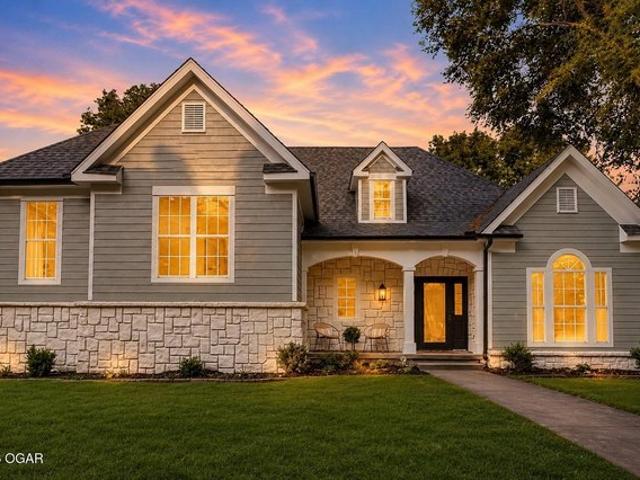 825 Colonial Rd, Webb City, MO 64870