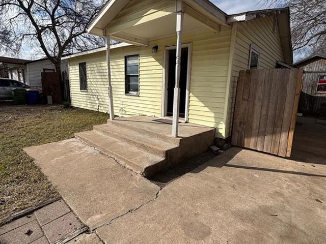 825 Clyde Street