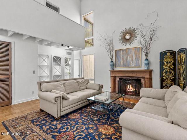 825 Crestview Drive