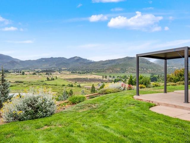 825 Amerman Dr, Phoenix, OR 97535