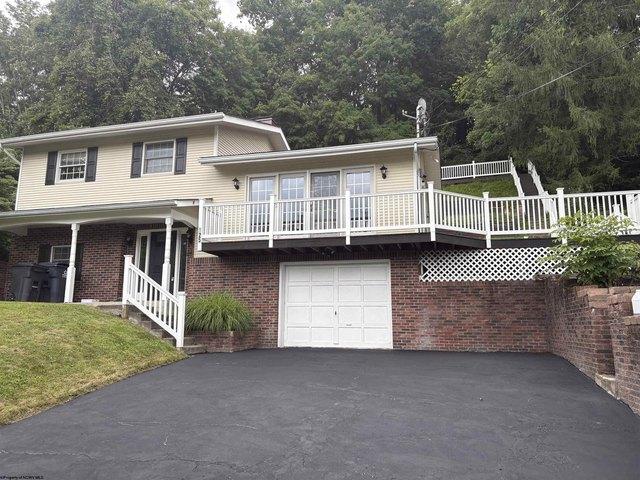825 Augusta Dr, Morgantown, WV 26505