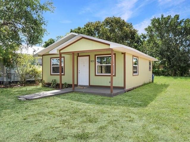825 Booker Ave, Sebring, FL 33870