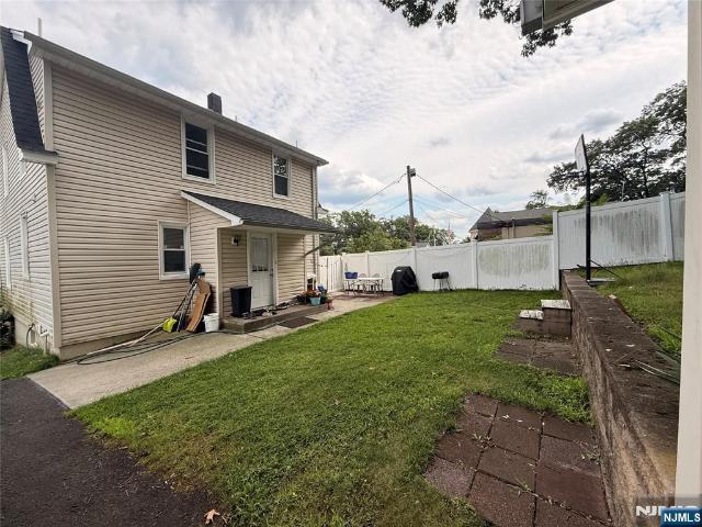 825 Belmont