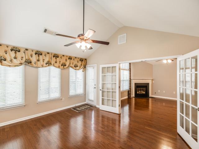 825 Browns Ln # 201