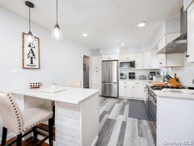 825 E Park Avenue