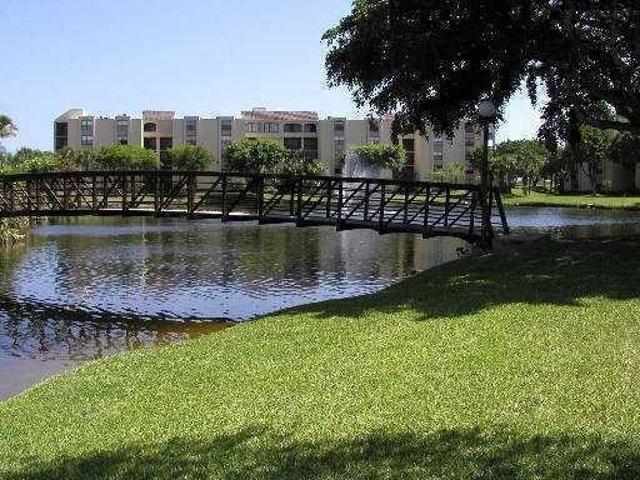 825 Egret Cir Apt 206, Delray Beach, FL 33444