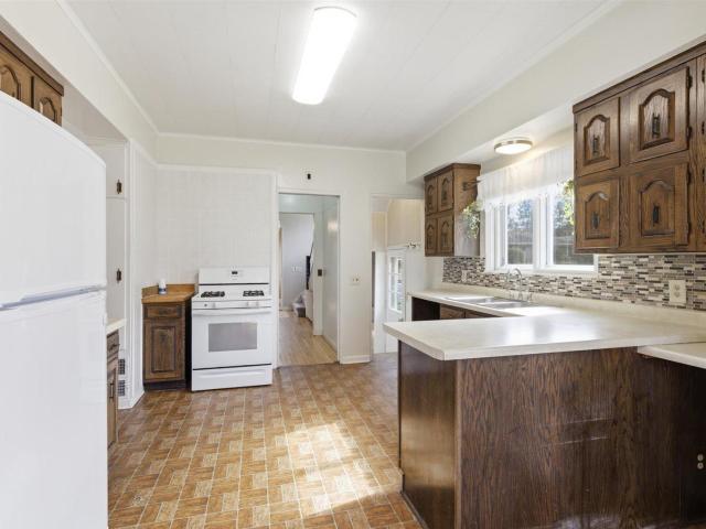 825 Fayal Rd