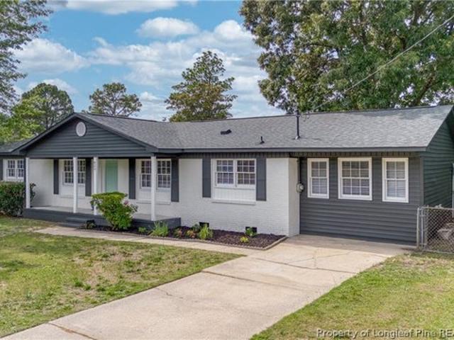 825 Fresno Dr, Fayetteville, NC 28303