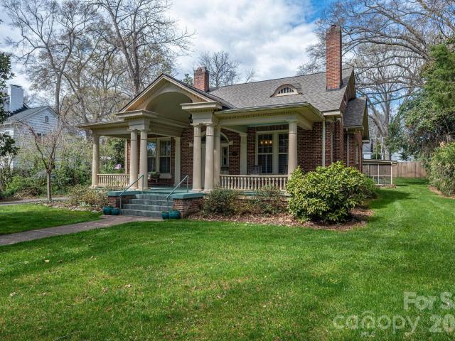 825 Hawthorne Road