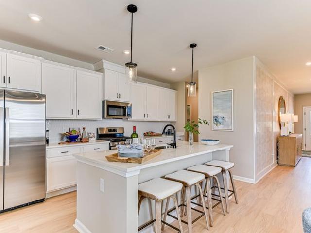 825 Huxley Ln, Elgin, SC 29045