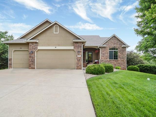 825 Laussac Dr, Manhattan, KS 66503