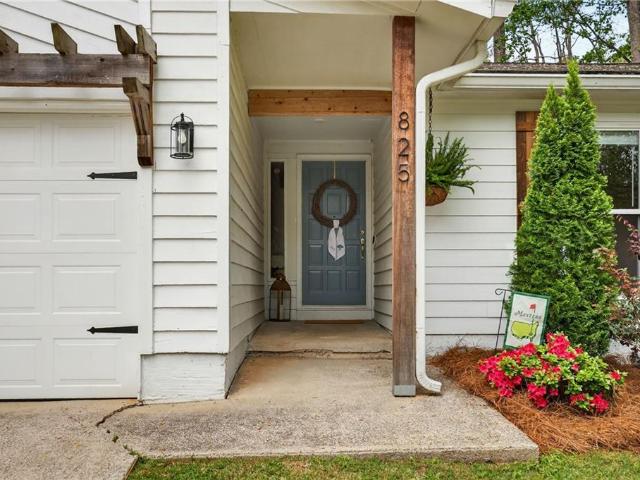 825 Lake Forest Circle