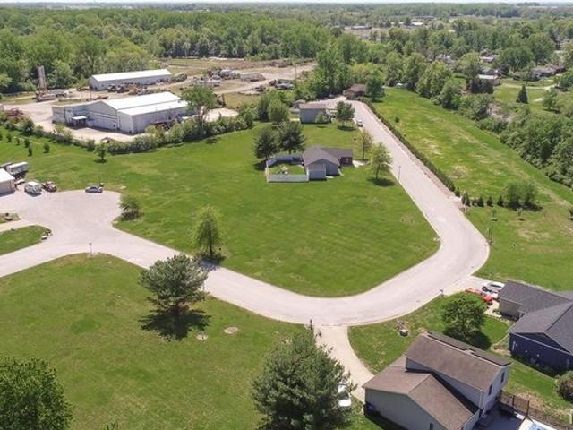 825 Mariana Ct, New Athens, IL 62264
