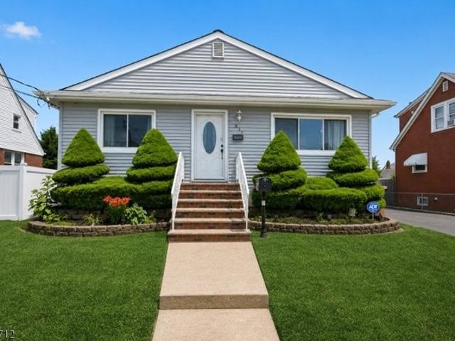 825 McCandless Pl, Linden, NJ 07036