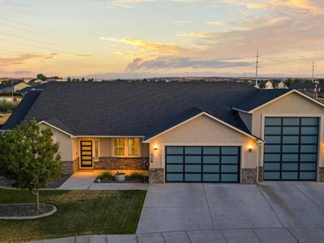 825 Meadow Dr S, Richland, WA 99352