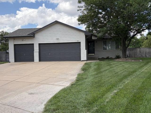 825 N Sunrise Ct, Goddard, KS 67052