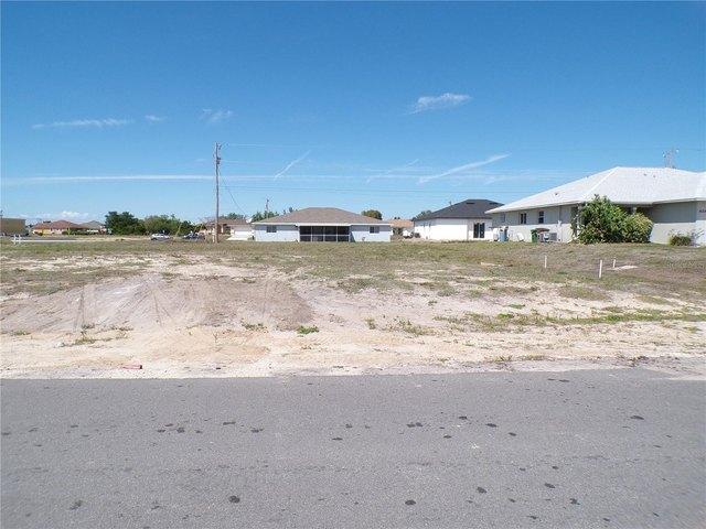 825 NE 15th Ln, Cape Coral, FL 33909