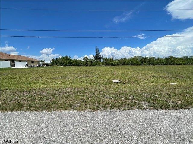 825 NW 33rd Pl, Cape Coral, FL 33993