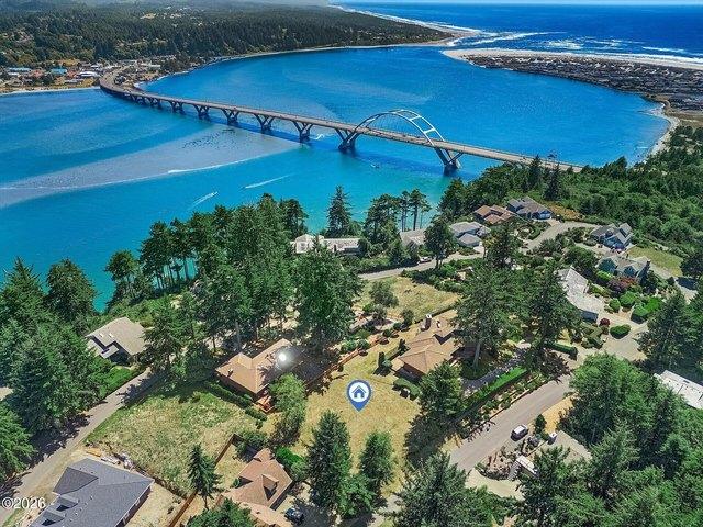 825 NW Highland Cir, Waldport, OR 97394