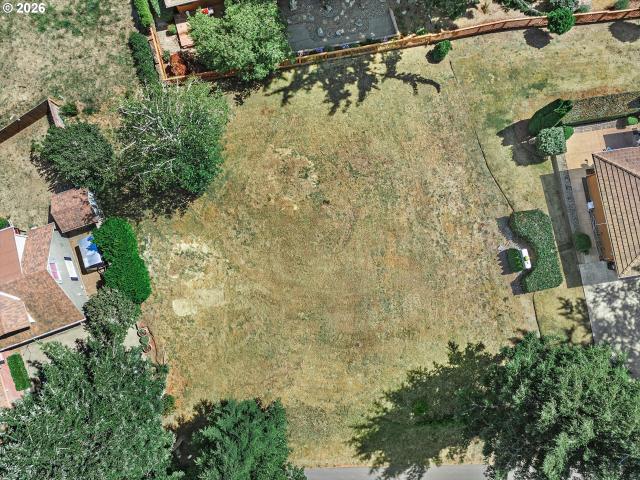 825 nw highland cir