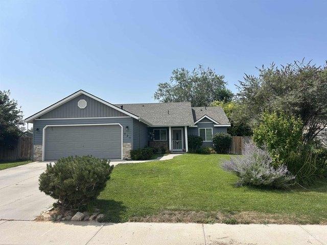 825 S Bonneville Dr, Nampa, ID 83686