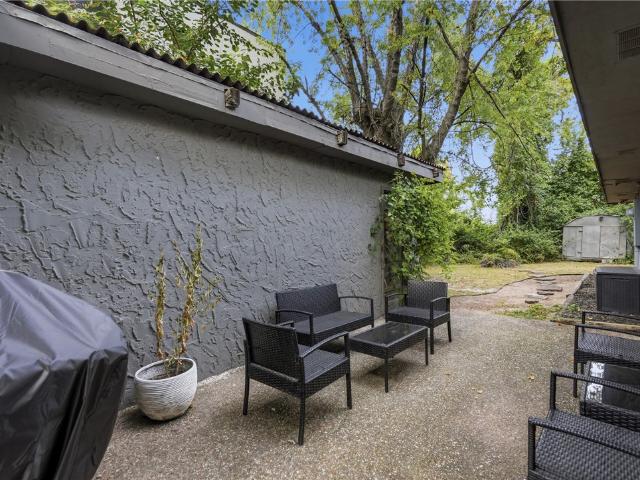 825 SE H Street