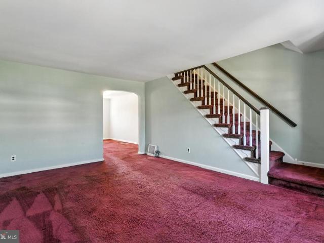 825 Surrey Lane