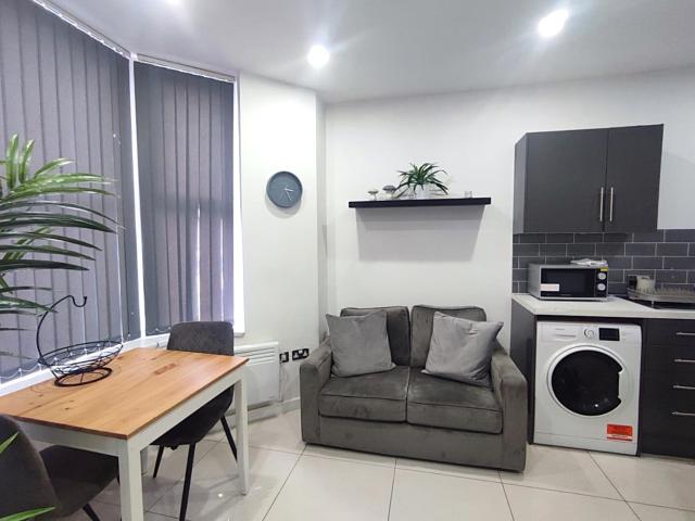 £825 PCM, One Bedroom Ground Floor Flat in Ninian Park Road, Riverside, Cardiff, CF11 6JE