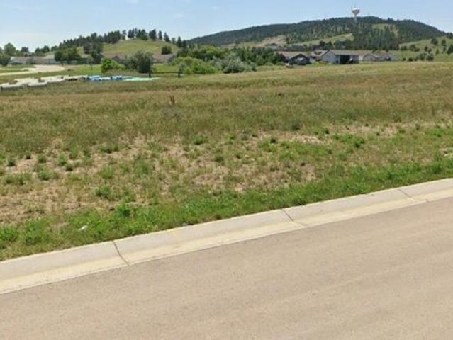 825 Petros Dr, Rapid City, SD 57701
