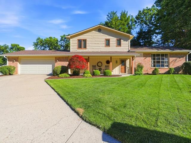 825 Queenswood Ct, Indianapolis, IN 46217