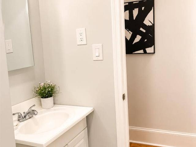 $825 room available