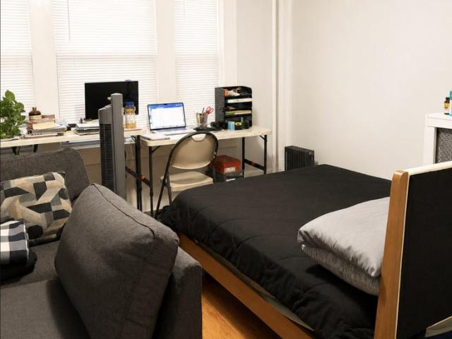 $825 Room Available